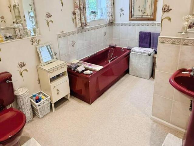 2 bedroom detached bungalow for sale in Englefield Road, Leicester, LE5