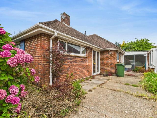 2 bedroom detached bungalow for sale in Findon Road, Findon Valley, Worthing BN14 0AU, BN14