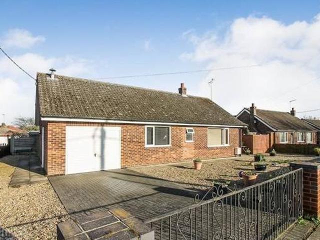 2 bedroom detached bungalow for sale in Kemps Lane Beccles NR34