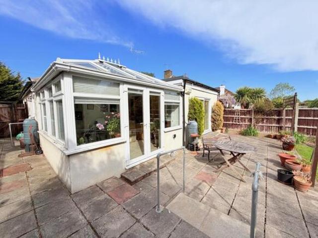2 bedroom detached bungalow for sale in Horseshoe Lane, Watford, WD25