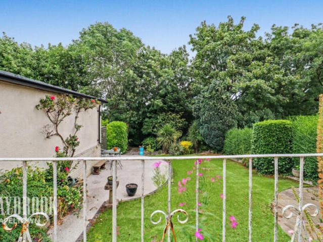 2 bedroom detached bungalow for sale in Halifax Road, Grenoside, S35
