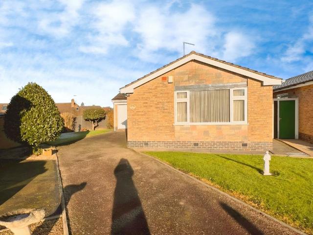 2 bedroom detached bungalow for sale in Hereward Drive, Thurnby, Leicester, LE7