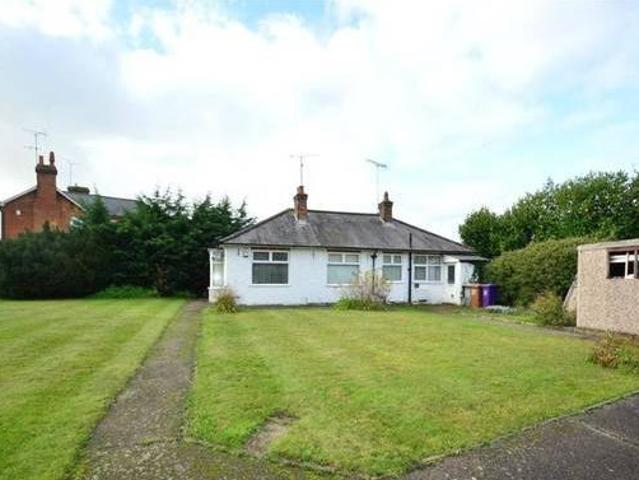 2 bedroom detached bungalow for sale in High Street KIMPTON Hertfordshire SG4