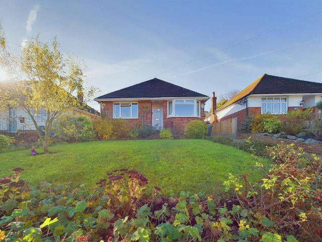 2 bedroom detached bungalow for sale in Hillview Road, Findon Valley, Worthing BN14 0BX, BN14
