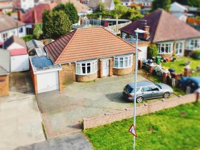 2 bedroom detached bungalow for sale in Humberstone Lane, Leicester, LE4