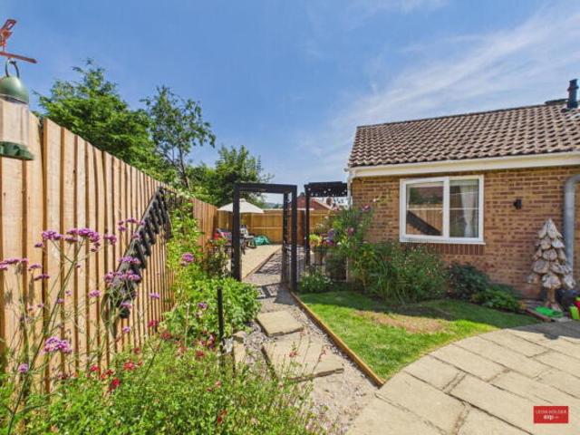 2 bedroom detached bungalow for sale in Jupiter Way, Abbeymead, Gloucester, GL4 5JE, GL4