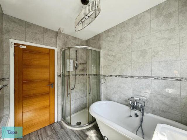 2 bedroom detached bungalow for sale in Lower Malton Road, Scawsby, Doncaster, DN5