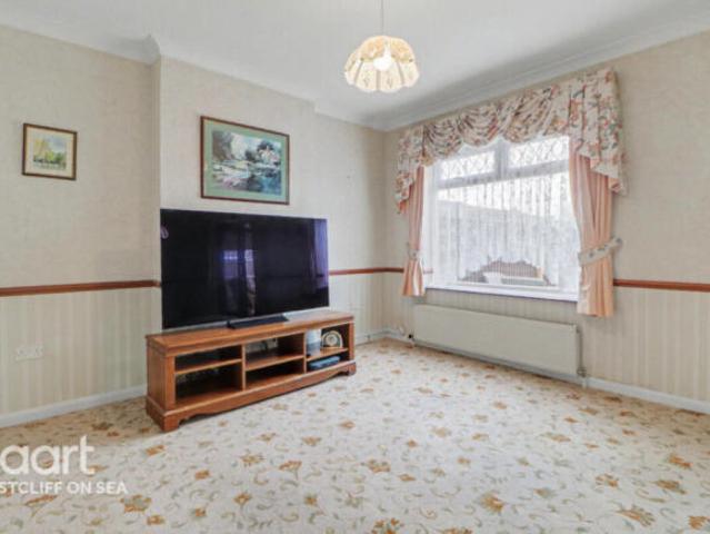 2 bedroom detached bungalow for sale in Lawn Avenue, SOUTHEND ON SEA, SS2