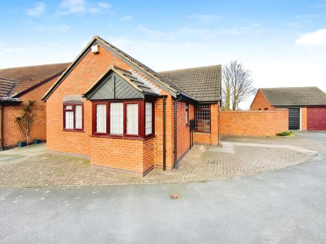 2 bedroom detached bungalow for sale in Lime Drive, Syston, LE7