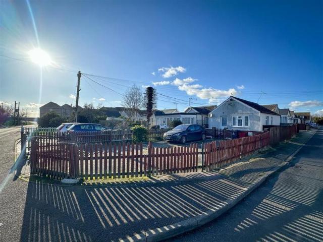 2 bedroom detached bungalow for sale in Midway, Grasslands, Ja.