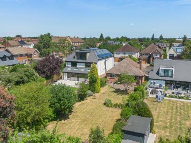 2 bedroom detached bungalow for sale in Midway, St. Albans, Hertfordshire, AL3