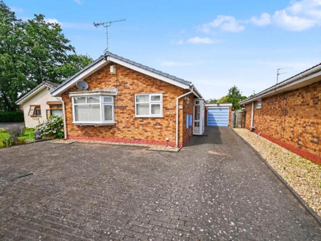 2 bedroom detached bungalow for sale in Millwalk Drive, Pendeford, Wolverhampton, WV9