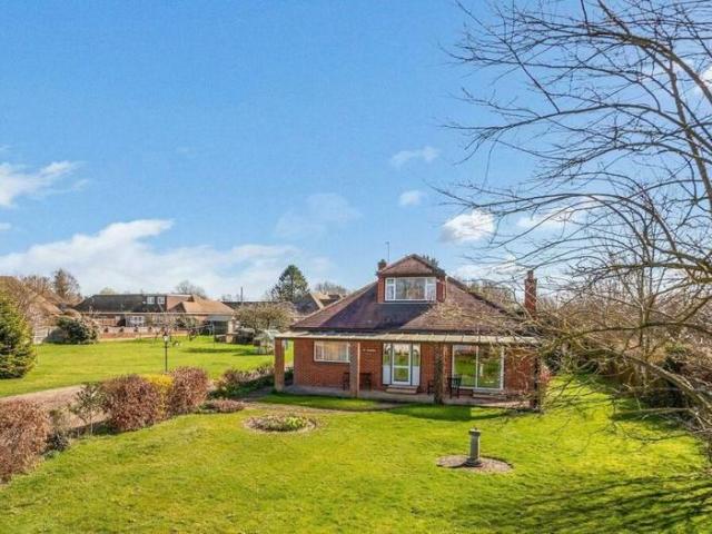 2 bedroom detached bungalow for sale in Sole Street, Cobham, D.