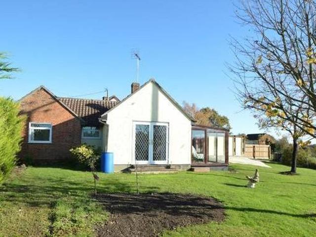 2 bedroom detached bungalow for sale in School Road CO9 CO9