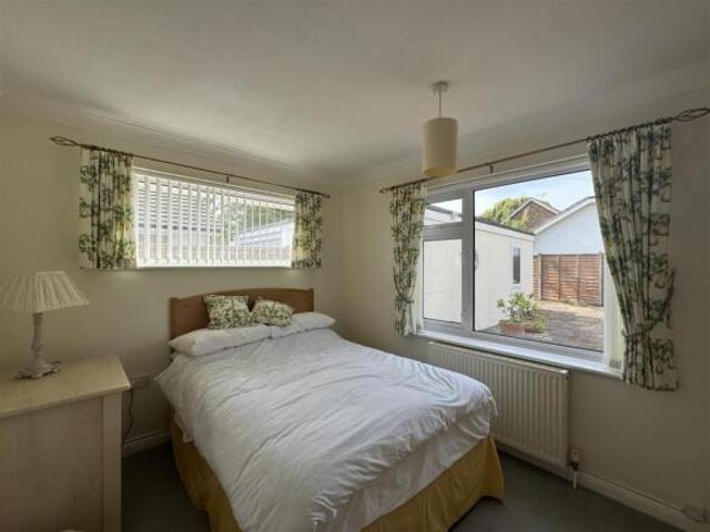 2 bedroom detached bungalow for sale in Sea Lane Gardens South Fering, BN12