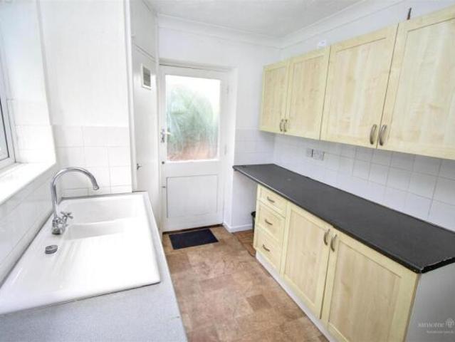 2 bedroom detached bungalow for sale in Skilton Road, Tilehurst, Reading, RG31