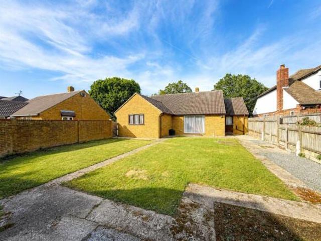 2 bedroom detached bungalow for sale in St Georges Close, Hook End, Brentwood, CM15