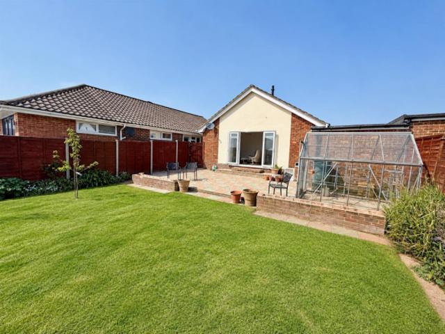 2 bedroom detached bungalow for sale in Stour Road, Worthing, BN13 3LY, BN13