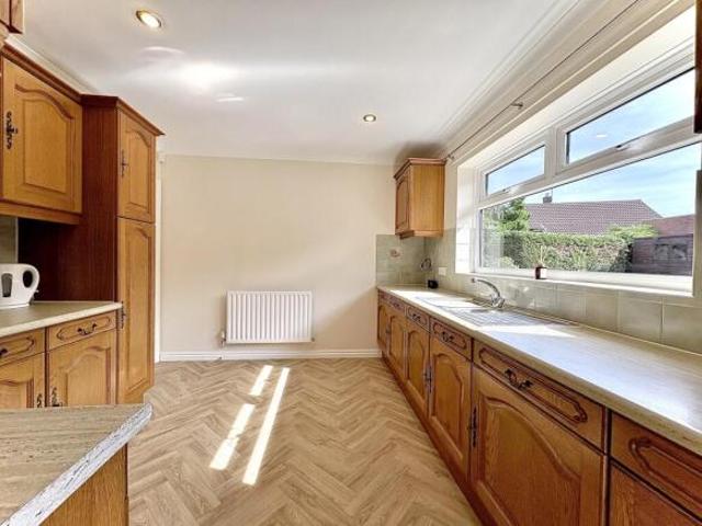 2 bedroom detached bungalow for sale in Rodway Close, Wolverhampton, Near Ettingshall Park, WV4 6AX, WV4