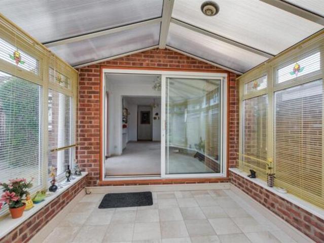 2 bedroom detached bungalow for sale in Wollaton Paddocks, Nottingham, NG8