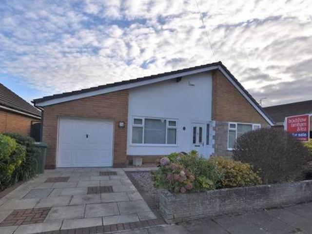 2 bedroom detached bungalow for sale in Willow Grove Moreton CH46