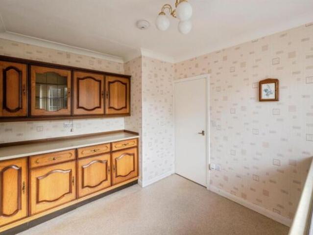 2 bedroom detached bungalow for sale in Top Hall Road, Bessacarr, Doncaster, DN4