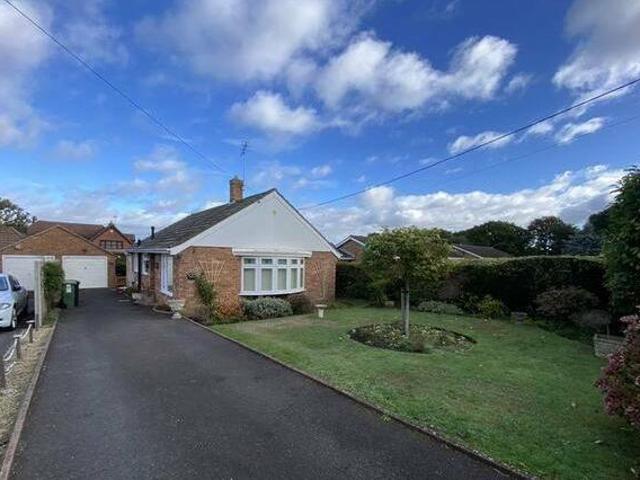 2 bedroom detached bungalow for sale in The Drove West End SO30 2EF SO30