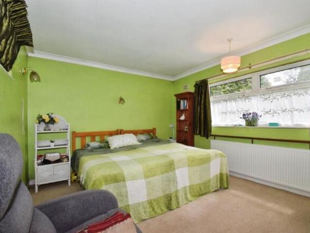 2 bedroom detached bungalow for sale in Uplands Road, Oadby, Leicester, LE2