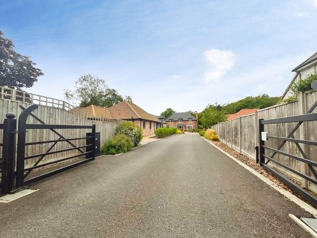 2 bedroom Detached Bungalow to let