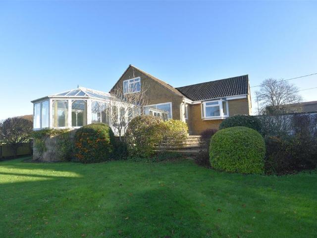 2 bedroom detached bungalow to rent