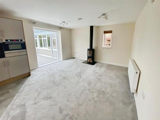 2 bedroom detached bungalow to rent