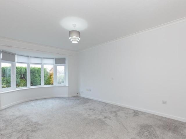 2 bedroom detached bungalow to rent