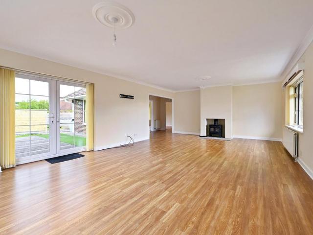 2 bedroom detached bungalow to rent