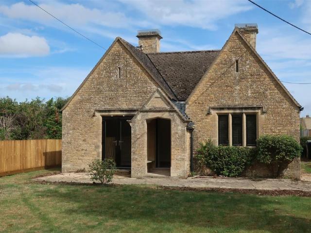 2 bedroom detached bungalow to rent