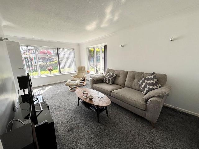 2 bedroom detached bungalow to rent