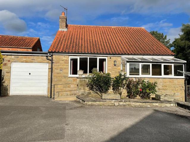 2 bedroom detached bungalow to rent