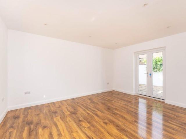 2 bedroom detached bungalow to rent