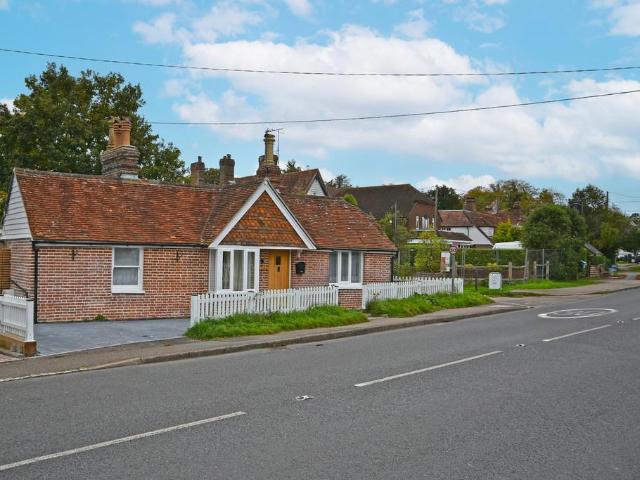 2 bedroom detached bungalow to rent