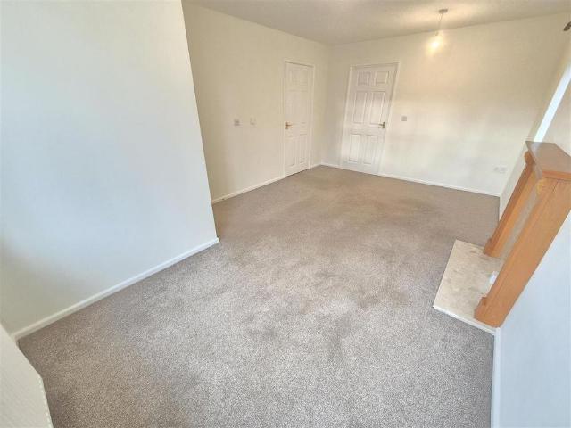 2 bedroom detached bungalow to rent