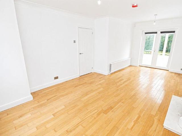 2 bedroom detached bungalow to rent