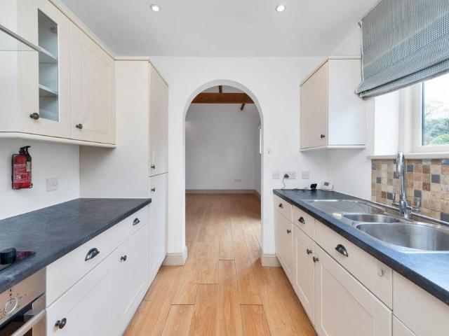 2 bedroom detached bungalow to rent