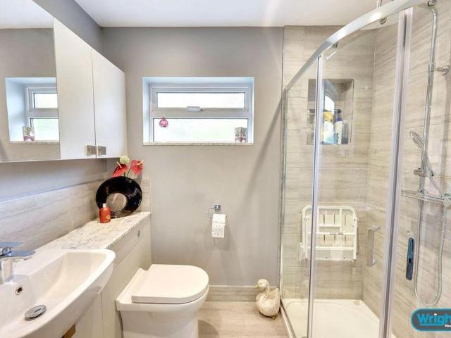 2 bedroom detached bungalow to rent