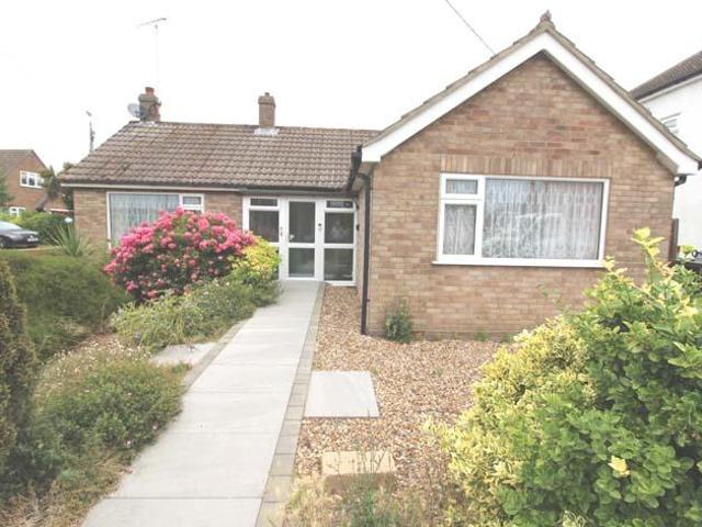 2 bedroom detached bungalow to rent