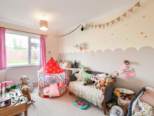 2 bedroom detached bungalow to rent