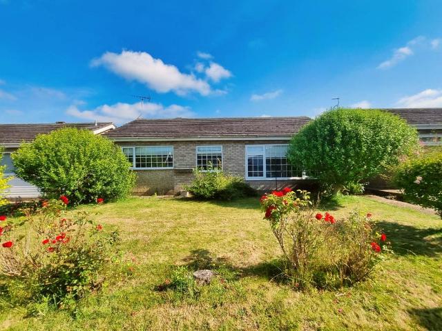 2 bedroom detached bungalow to rent