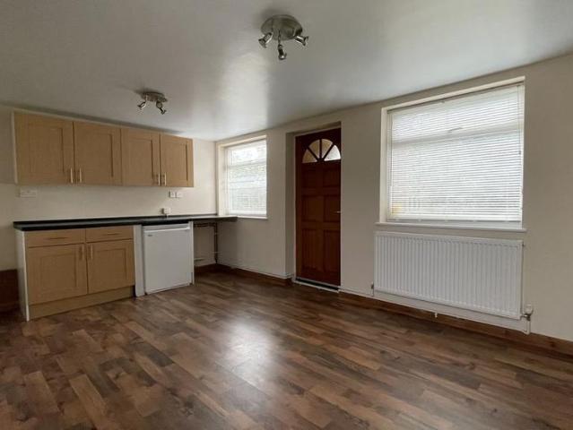 2 bedroom detached bungalow to rent