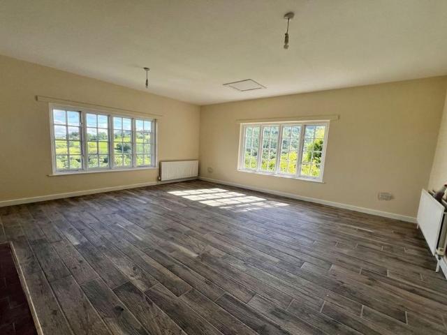 2 bedroom detached bungalow to rent