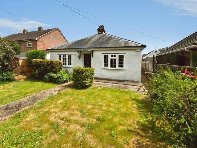 2 bedroom detached bungalow to rent