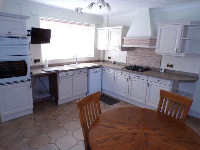 2 bedroom detached bungalow to rent
