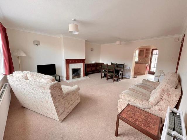 2 bedroom detached bungalow to rent